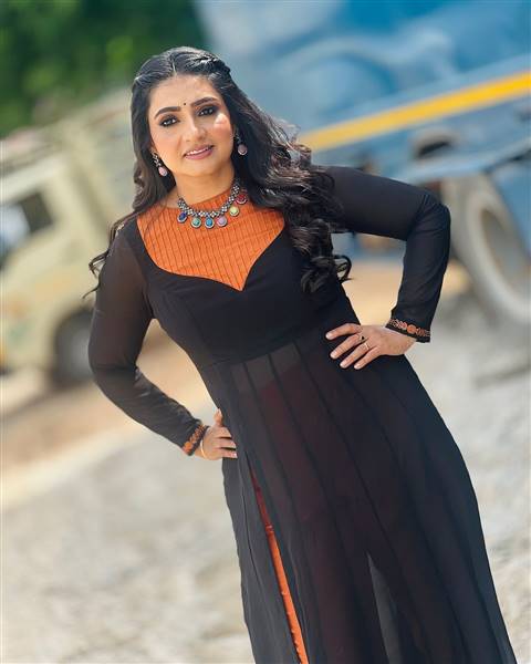 'பாண்டியன் ஸ்டோர்ஸ்' தனமா இது? கருப்பு கலர் புடவையில் கலக்குறாங்களே! | Pandian Stores Actress ...