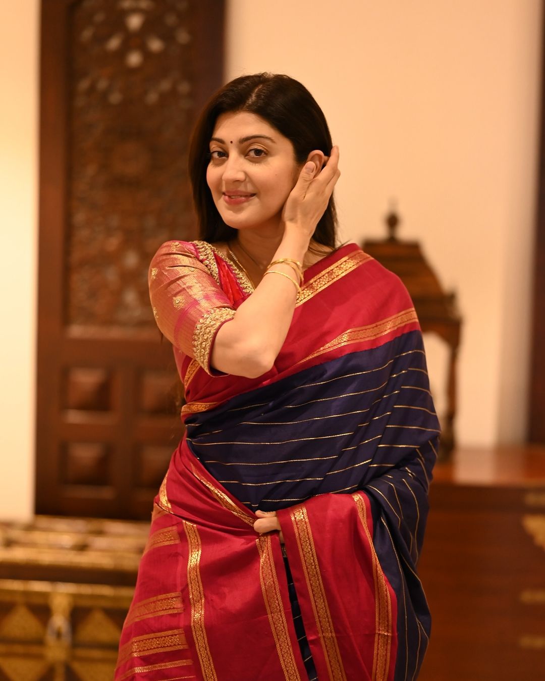 పట్టుచీరలో మైమరిపిస్తున్న బాపు గారి బొమ్మ ప్రణీత సుభాష్. | Praneetha ...