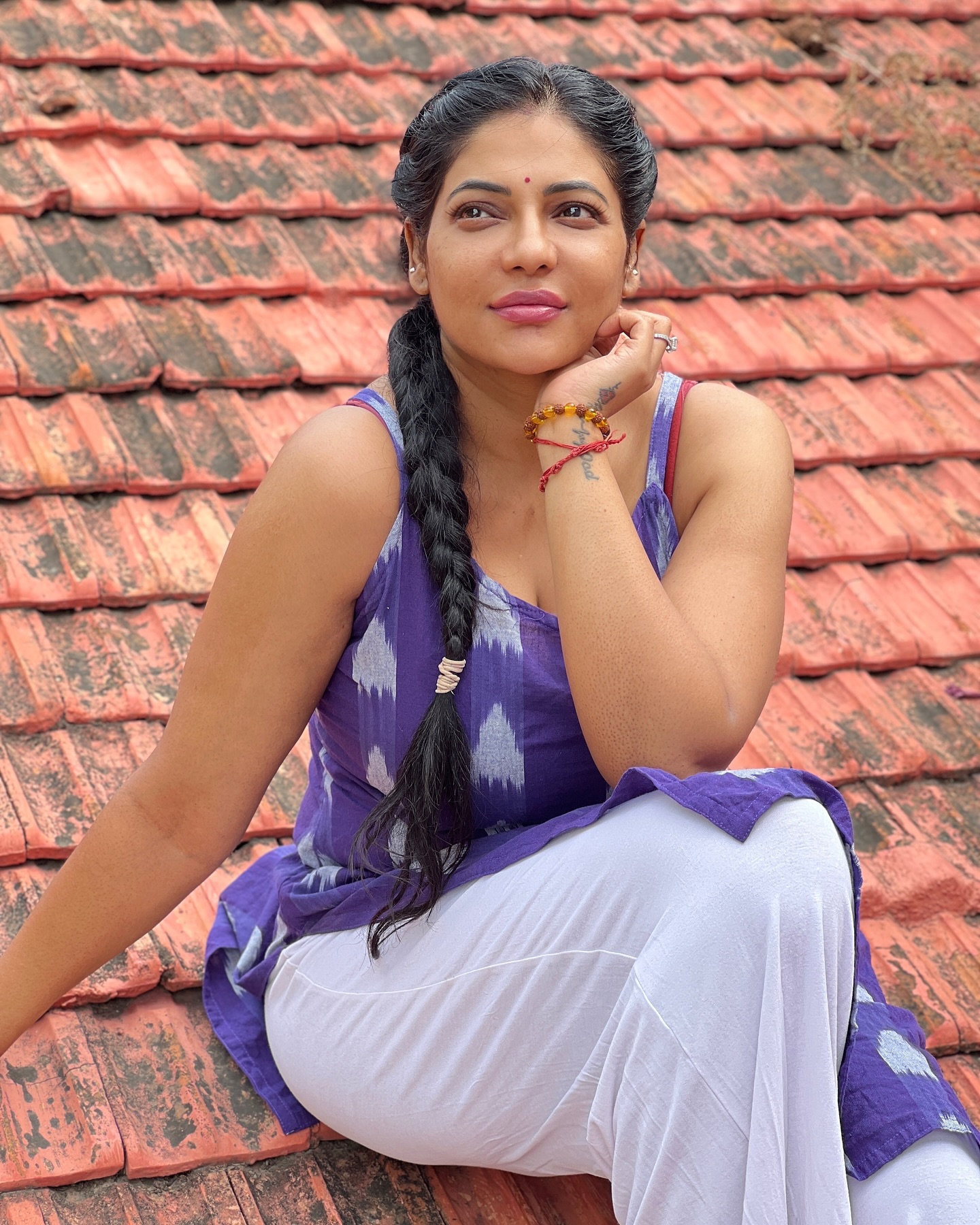 ஸ்லீவ்லெஸ் சுடிதாரில் கிளாமர் போட்டோஷூட்.. 'பாக்கியலட்சுமி' சீரியல் ...