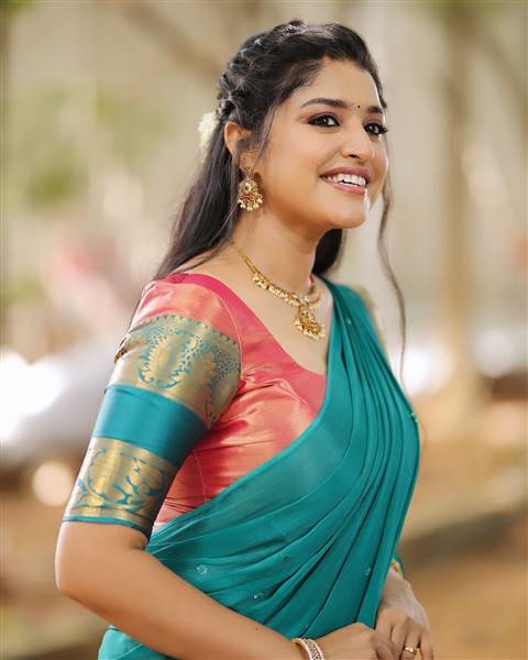 க்யூட்டாக மிர்ரர் செல்ஃபீ.. கணவரின் பிறந்த நாளை கொண்டாடிய சீரியல் நடிகை ...