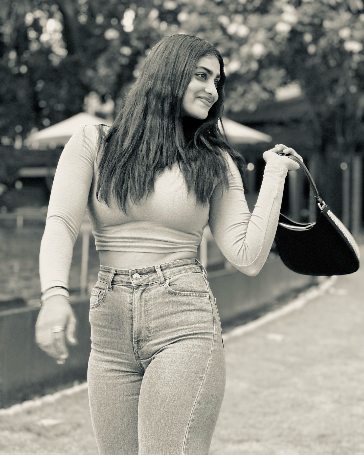 கிளாமரில் கலக்கும் ஷிவானி நாராயணன்.. திணறும் ரசிகர்கள்! | Shivani ...