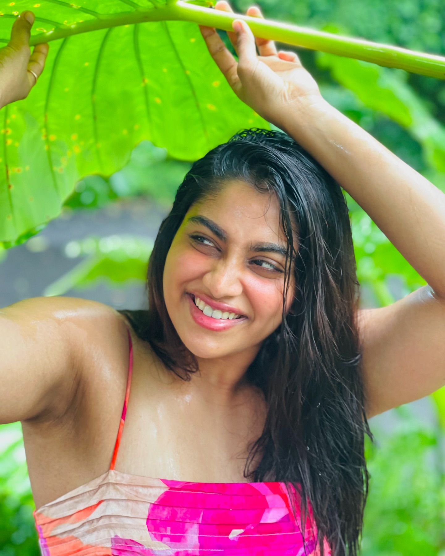 சொட்ட சொட்ட நனைந்து.. கிளாமரில் கிறங்கடிக்கும் ஷிவானி நாராயணன்.. ஸ்டன்னிங் கிளிக்ஸ்! | Shivani ...