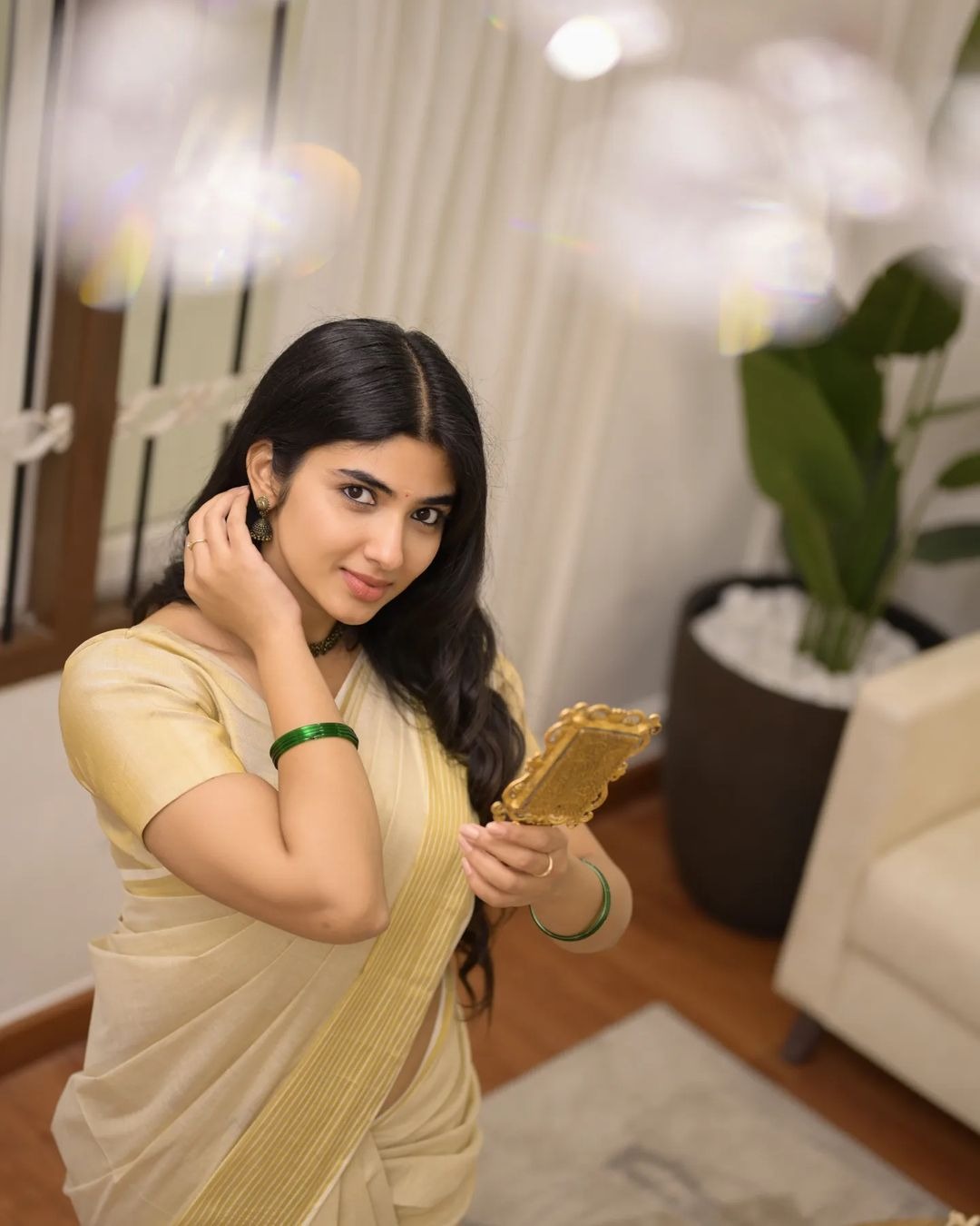 చీరకట్టులో వయ్యారాలన్నీ ఒలకబోస్తున్న ప్రగ్యా నగ్రా.. | Tamil Actress ...