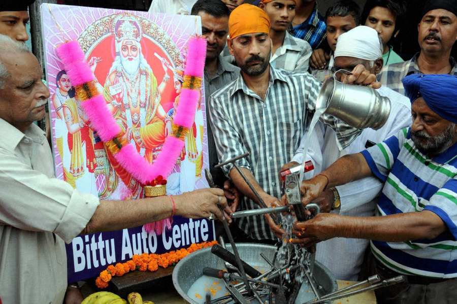 বিশ্বকর্মা পুজো থেকে কপাল খুলতে চলেছে কোন রাশির জাতকদের, লিস্টে কি আপনি ...