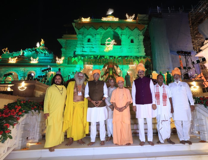 28 Lakh Diyas Illuminate Ayodhya Temple in Stunning Visuals - Oneindia