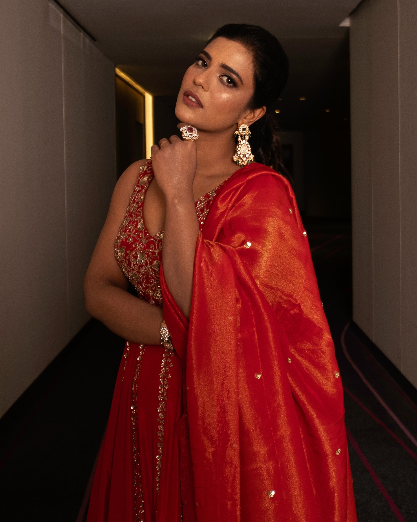 கிளாமர் லுக்கில் ஐஸ்வர்யா ராஜேஷ்.. ரசிகர்களை சொக்கவைக்கும் லேட்டஸ்ட் ...