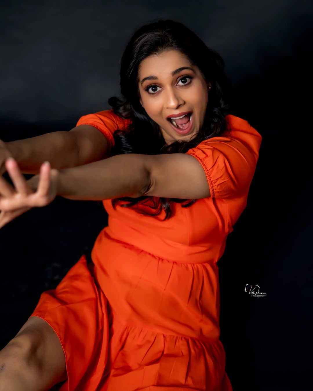 కొంటె చూపులతో కవ్విస్తున్న రష్మి గౌతమ్.. ఇలా చూస్తే కుర్రాళ్లు ఫిదా ...