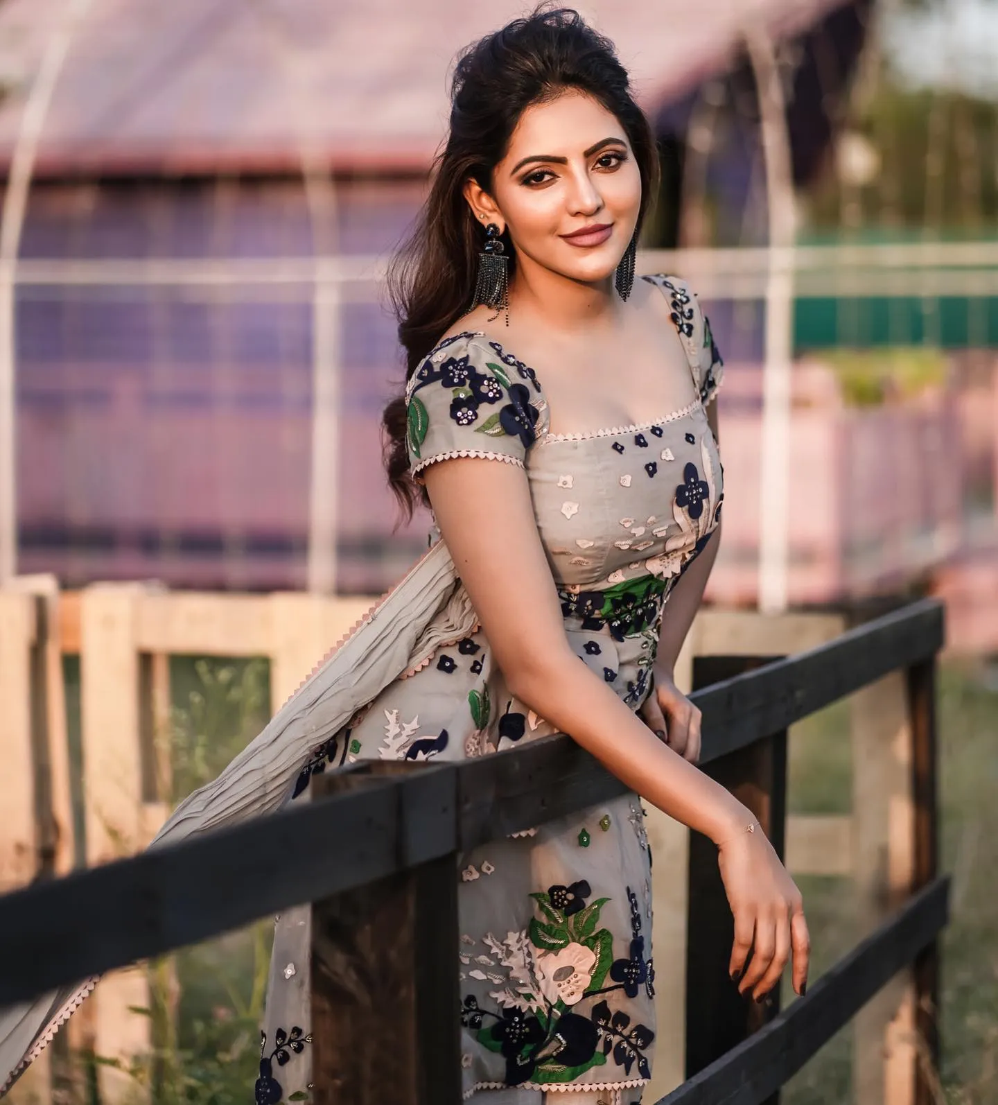 ஸ்டைலிஷ் லுக்கில் அதுல்யா ரவி.. வெளியான லேட்டஸ்ட் கிளிக்ஸ்! | Athulya ...