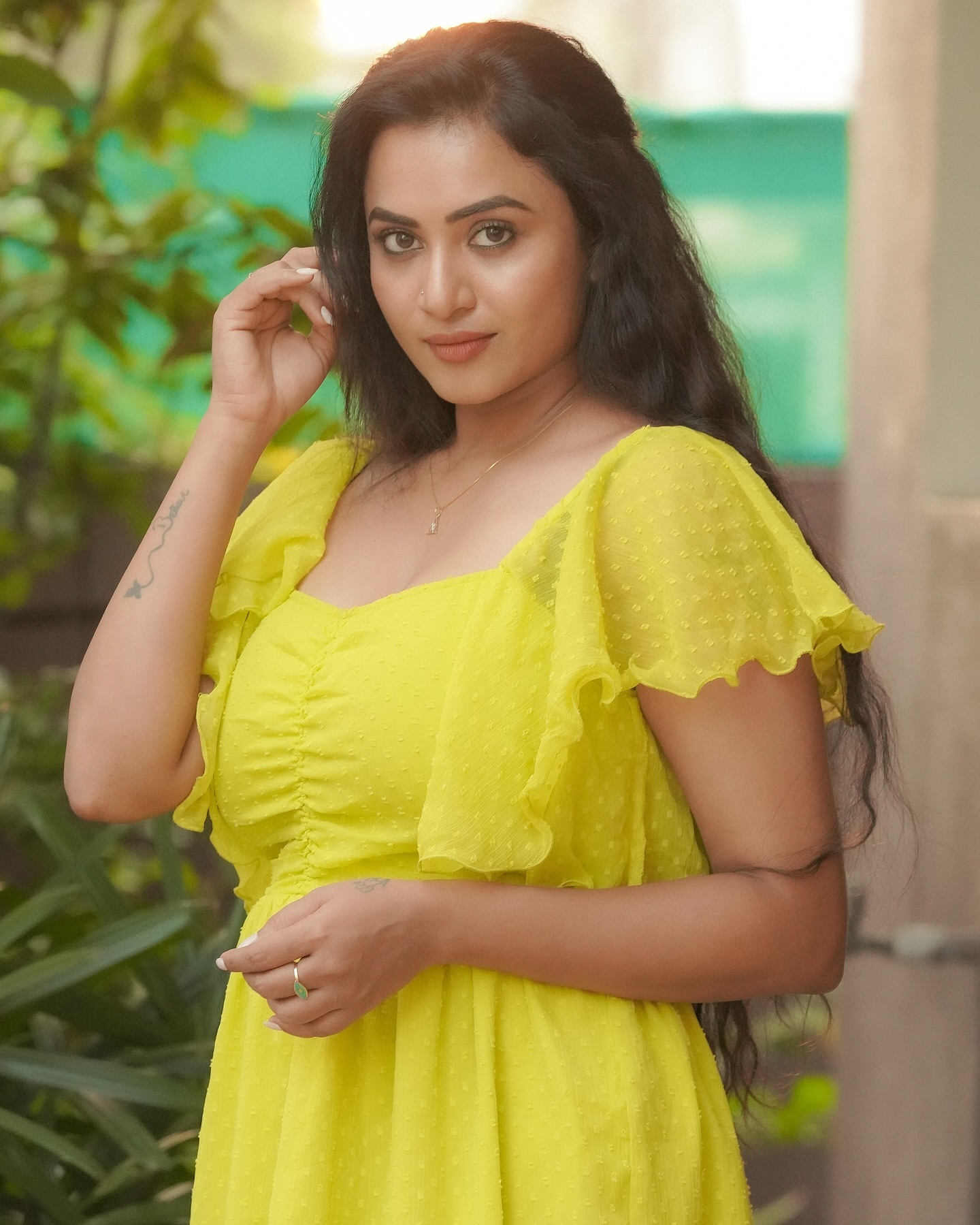 மாடர்ன் உடையில் கலக்கல் போஸ் கொடுத்த சீரியல் நடிகை.. ஜனனி அசோக் ...