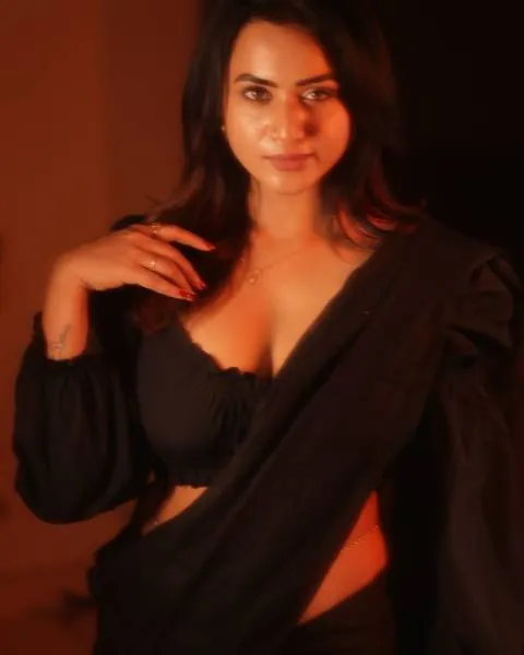 மாடர்ன் உடையில் கலக்கல் போஸ் கொடுத்த சீரியல் நடிகை.. ஜனனி அசோக் குமாரின் லேட்டஸ்ட் கிளாமர் ...