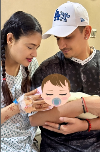 गोद में पकड़े हुए प्रिंस और युविका ने दिखाई बेटी की पहली झलक, सेलेब्स ...