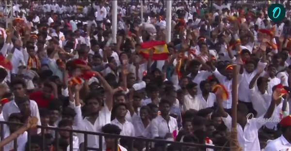 தவெக மாநாடு: கழுத்தில் கட்சி கொடியுடன் மாநாட்டு திடலுக்கு வந்த விஜய்.. தொண்டர்கள், ரசிகர்கள் ...