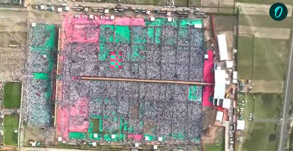 தவெக மாநாடு: கழுத்தில் கட்சி கொடியுடன் மாநாட்டு திடலுக்கு வந்த விஜய் ...