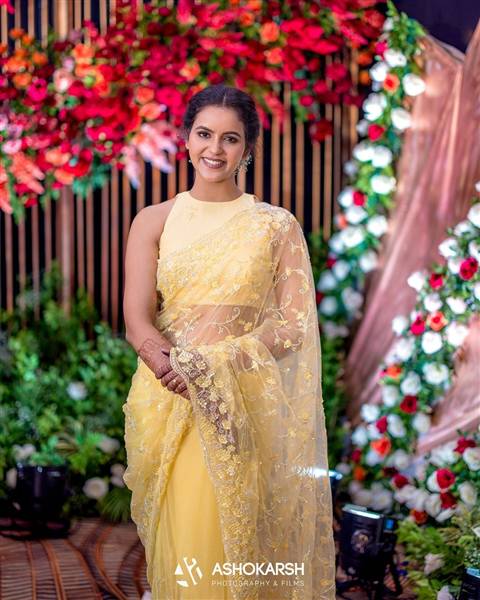 திருமணமாகி இத்தனை வருடங்களா! வித விதமாக கணவருடன் புகைப்படம் வெளியிட்ட ...