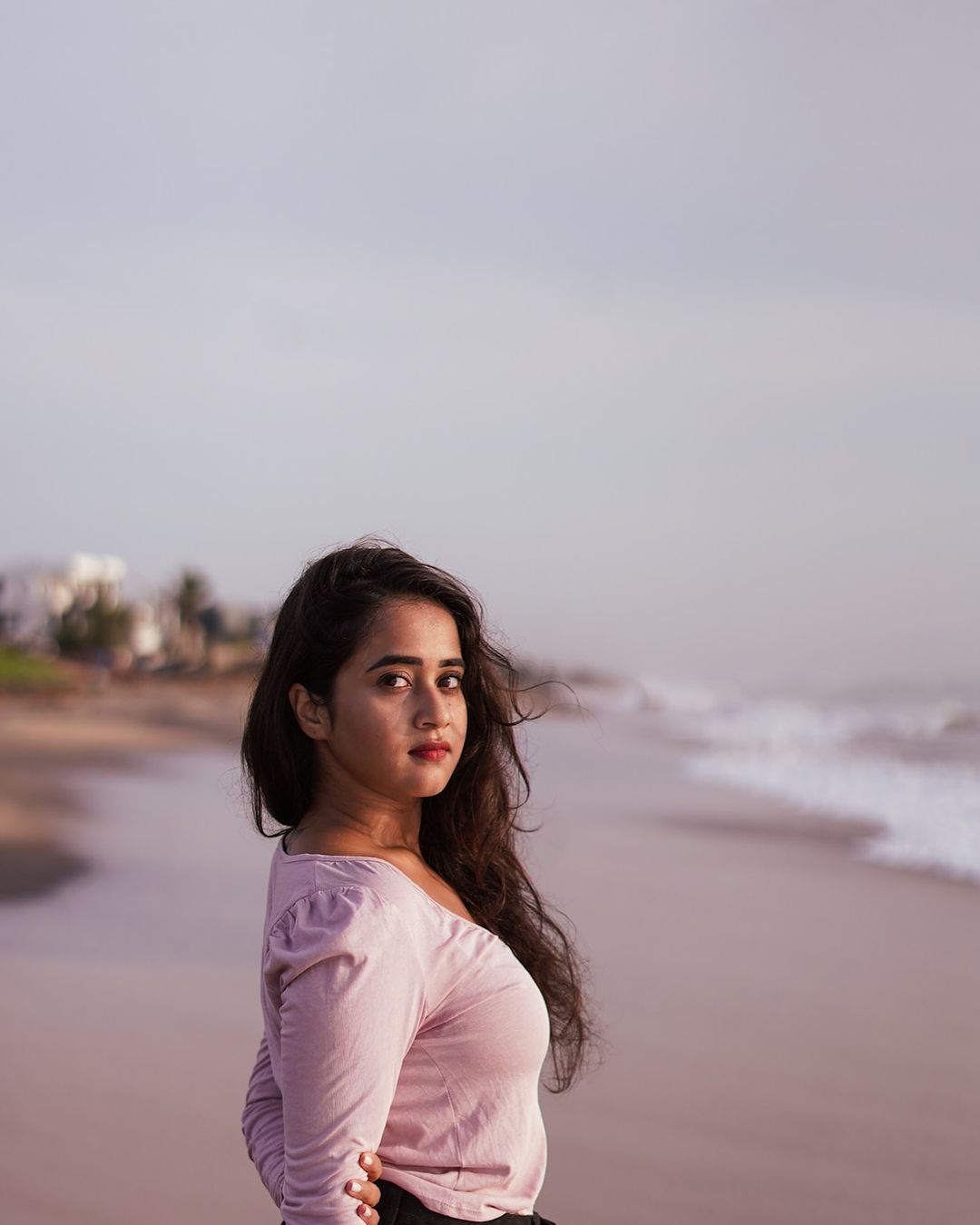 దీప్తి సునైనా అందాల హోయలు.. బీచ్‌‌లో సోకులన్నీ వడ్డించేస్తున్న బ్యూటీ ...