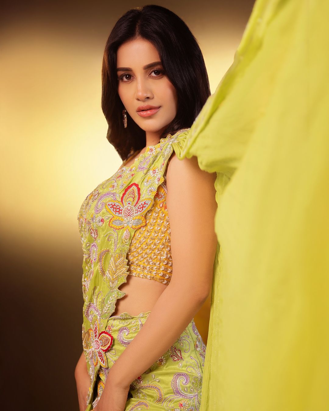 ఫుల్ డోస్‌తో కుర్రకారు గుండెల్లో సెగలు పుట్టిస్తున్న నభా నటేష్ | Nabha ...