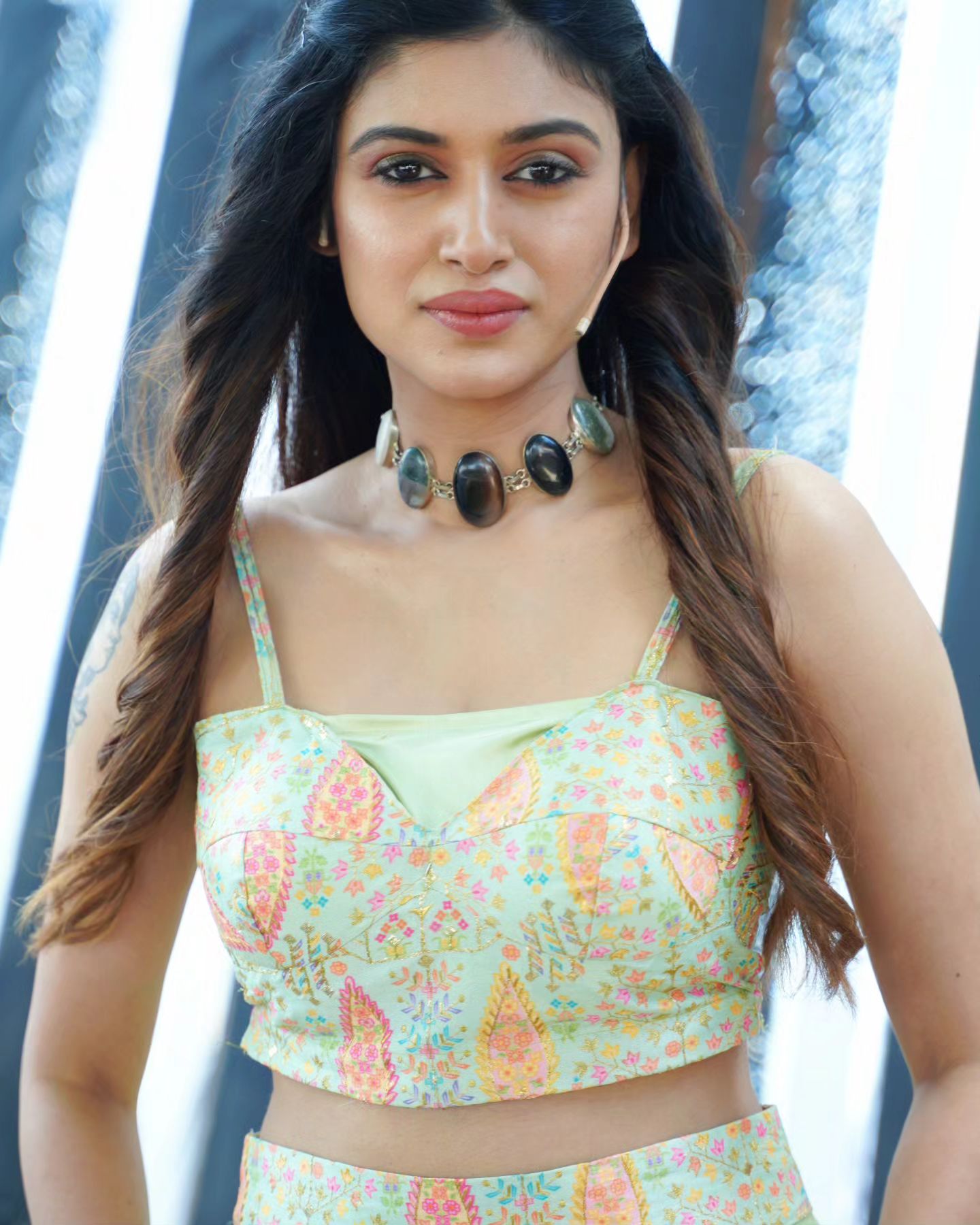 நம்ம ஓவியாவா இது? மாடர்ன் உடையில் அசத்தல் லுக்.. வெளியான லேட்டஸ்ட் கிளிக்ஸ் இதோ! | Oviya ...