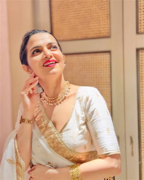 பிங்க் கவுனில் க்யூட்டாக இருக்கும் டிடி.. இணையத்தை கலக்கு லேட்டஸ்ட் புகைப்படங்கள்! | Actress Dd ...