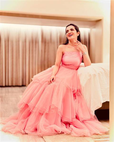 பிங்க் கவுனில் க்யூட்டாக இருக்கும் டிடி.. இணையத்தை கலக்கு லேட்டஸ்ட் ...