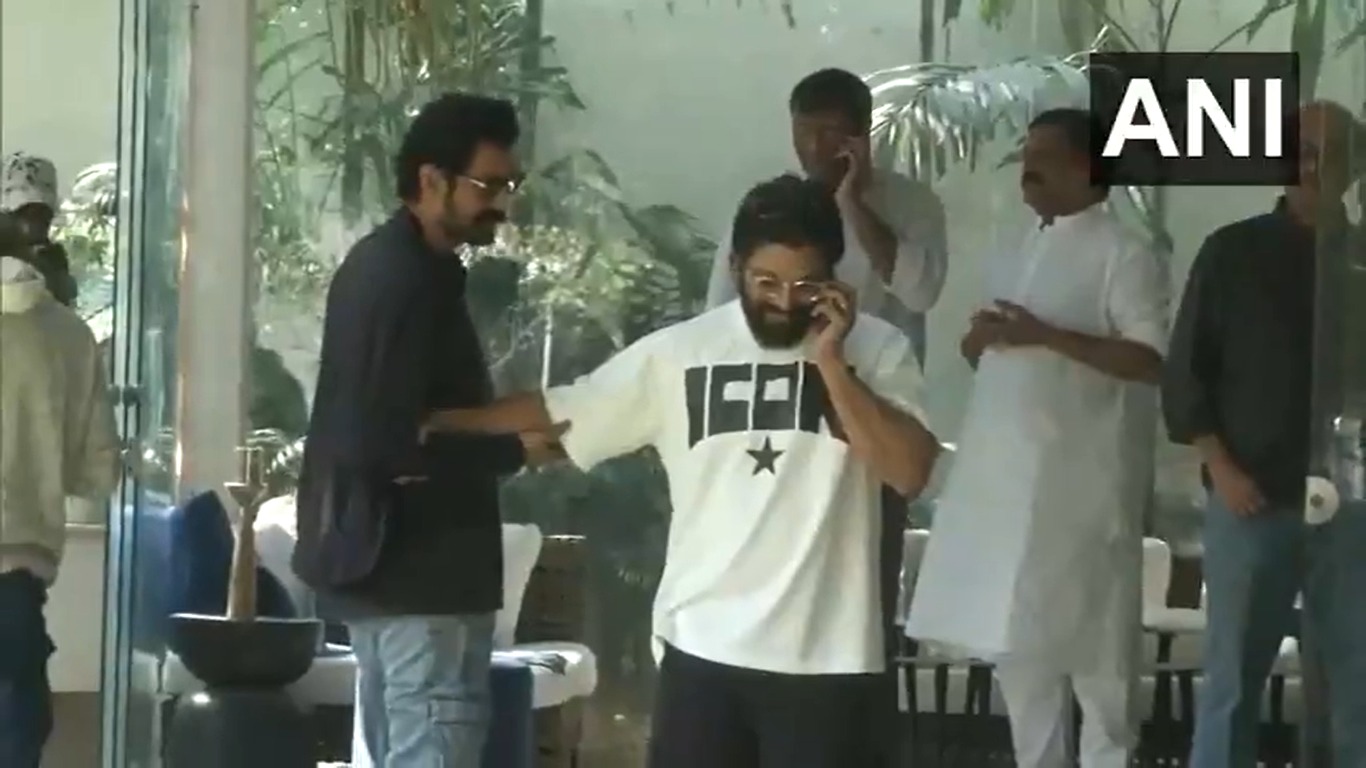 जेल से छूटकर घर पहुंचे अल्लू अर्जुन, मिलने के लिए लगा एक्टर के घर पर लगा सितारों का तांता ...