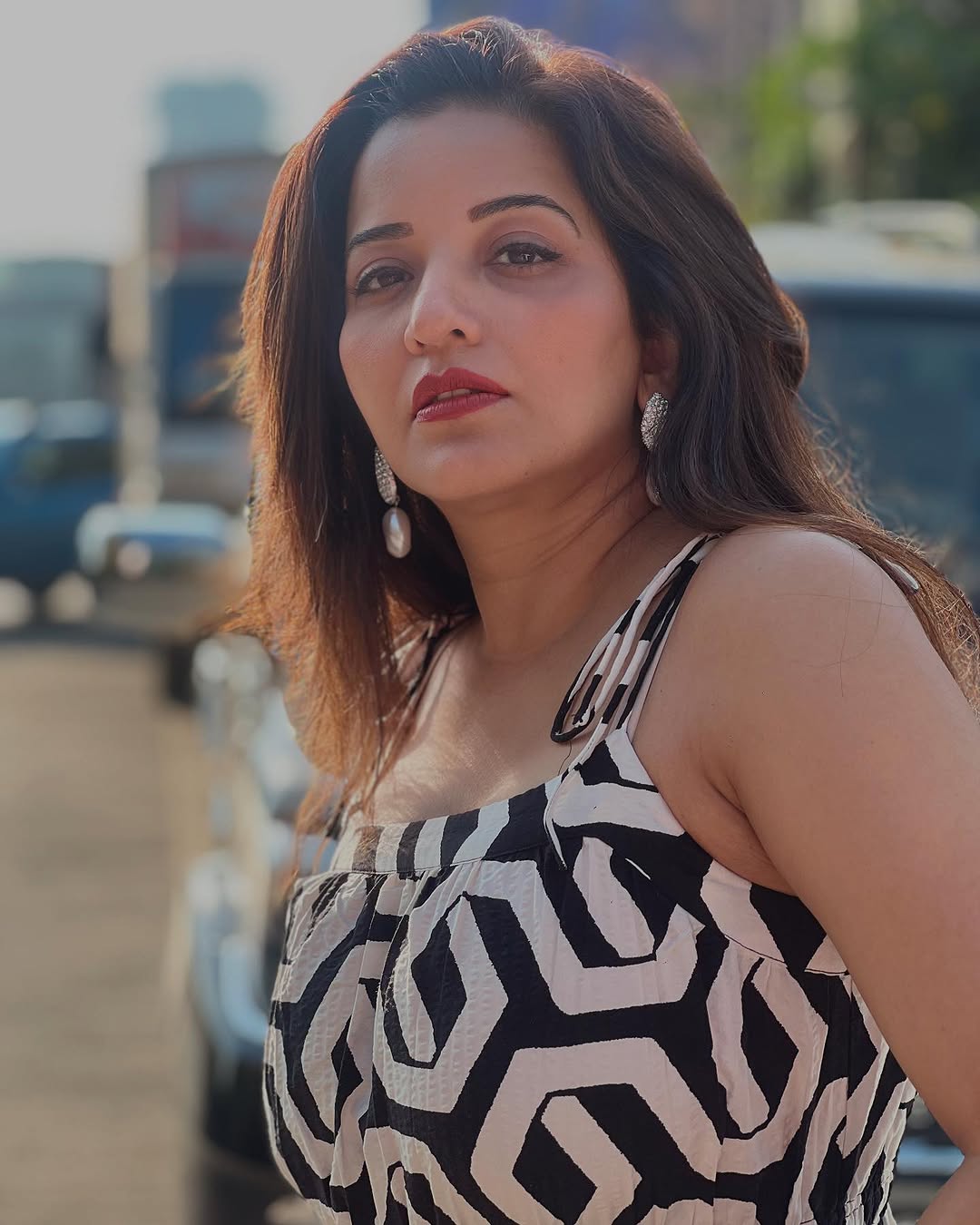 पतली डोरी पर टिकी वनपीस ड्रेस में भोजपुरी क्वीन मोनालिसा दिखीं बेहद हसीन, फोटोज इंटरनेट पर मचा ...