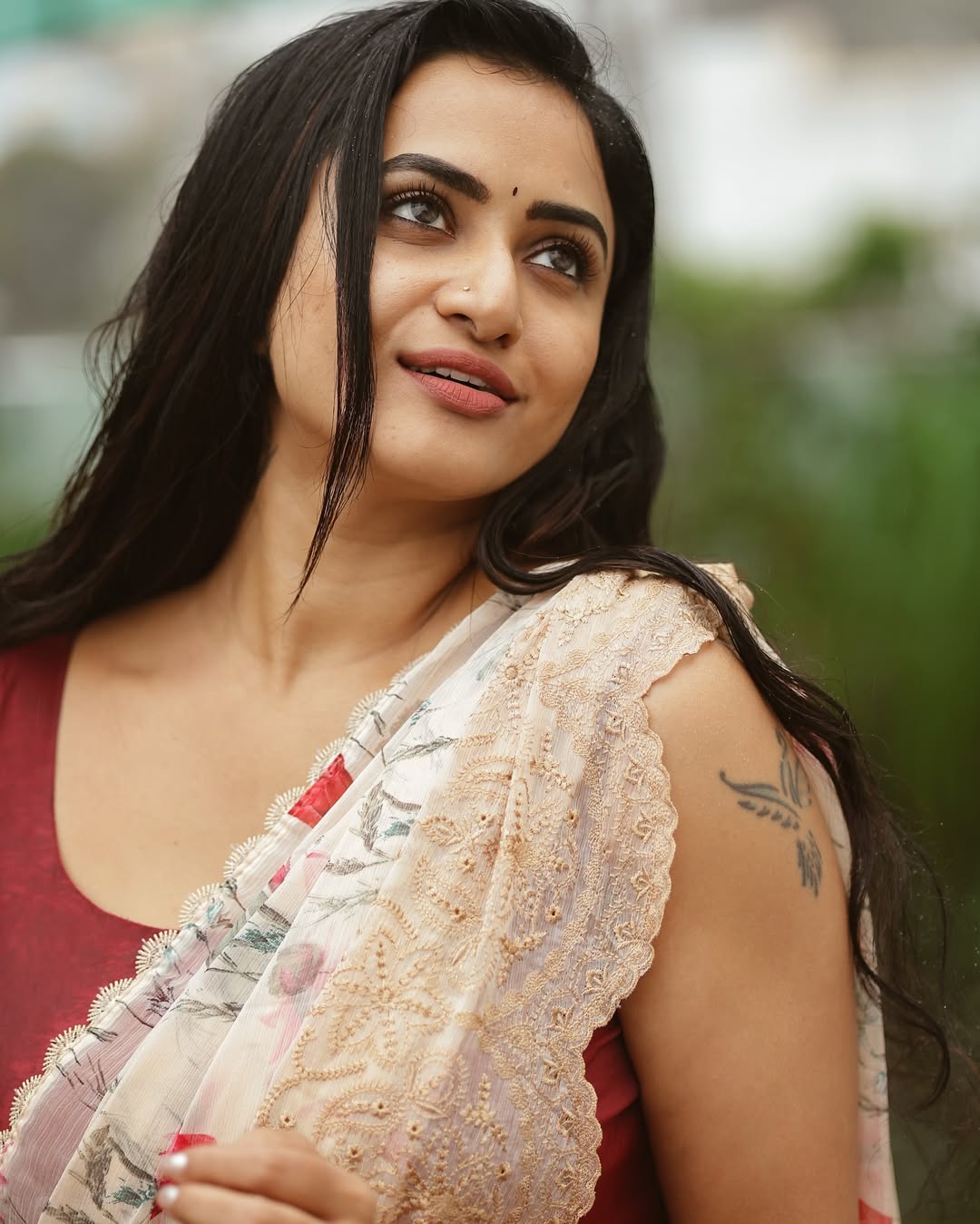 சேலையில் கிளாமர் போஸ் கொடுத்த சீரியல் நடிகை.. ஜனனி அசோக் குமாரின் லேட்டஸ்ட் கிளிக்ஸ்! | Janani ...