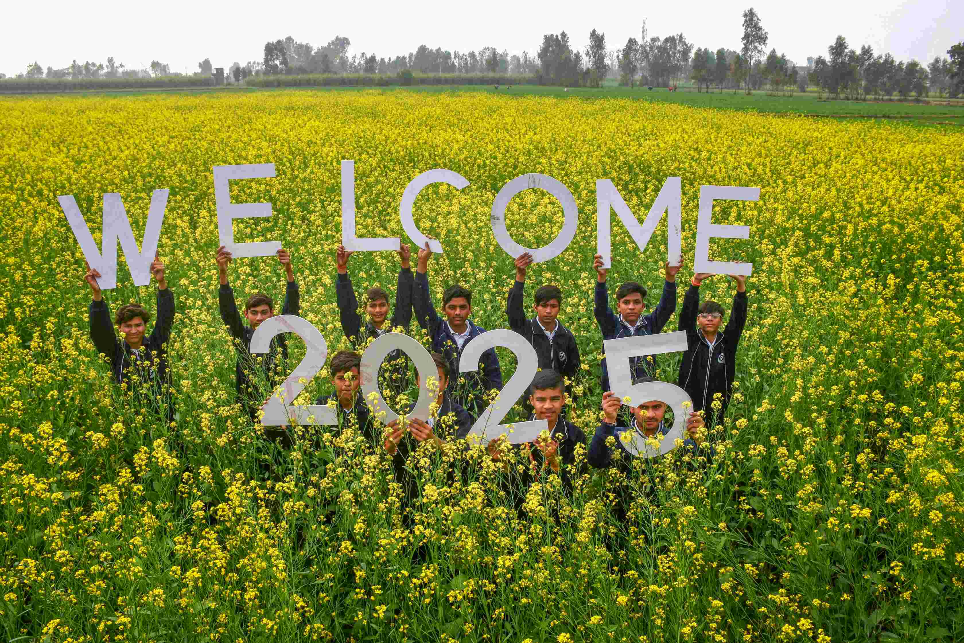 New Year 2025: தொடங்கியது புத்தாண்டு கொண்டாட்டம்.. போட்டோஸ்! | New Year ...