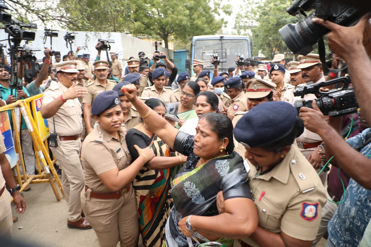 சீமான் அதிரடி கைது! நாம் தமிழர் கட்சியினர் தடையை மீறி போராட்டம் ...