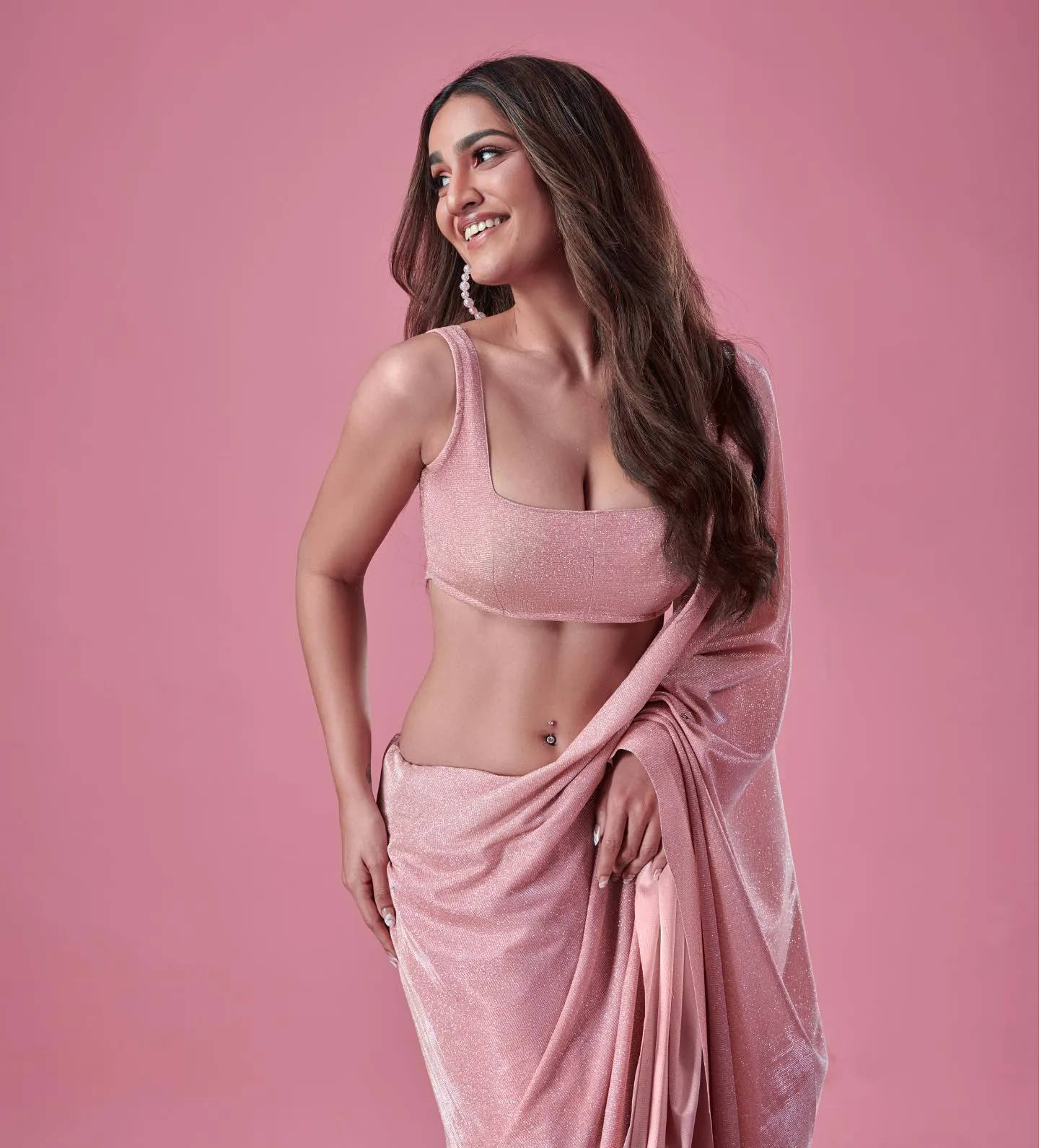 கொள்ளை அழகில் 'சொர்க்கவாசல்' பட நடிகை.. சானியா ஐயப்பனின் கிளாமர் கிளிக்ஸ்! | Saniya Iyappan ...