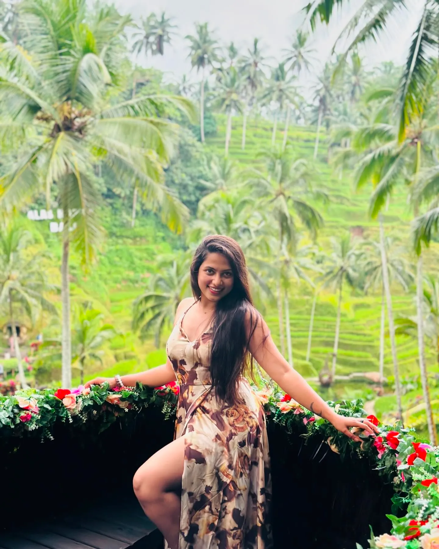 கிளாமர் லுக்கில் கலக்கும் சீரியல் நடிகை.. மதுமிதாவின் லேட்டஸ்ட் ...