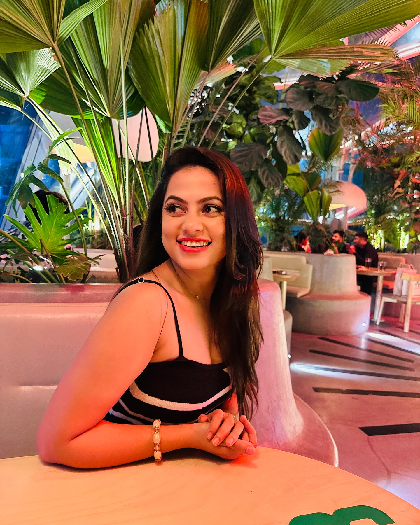 கிளாமர் லுக்கில் கலக்கும் சீரியல் நடிகை.. மதுமிதாவின் லேட்டஸ்ட் கிளிக்ஸ்! | Serial Actress ...