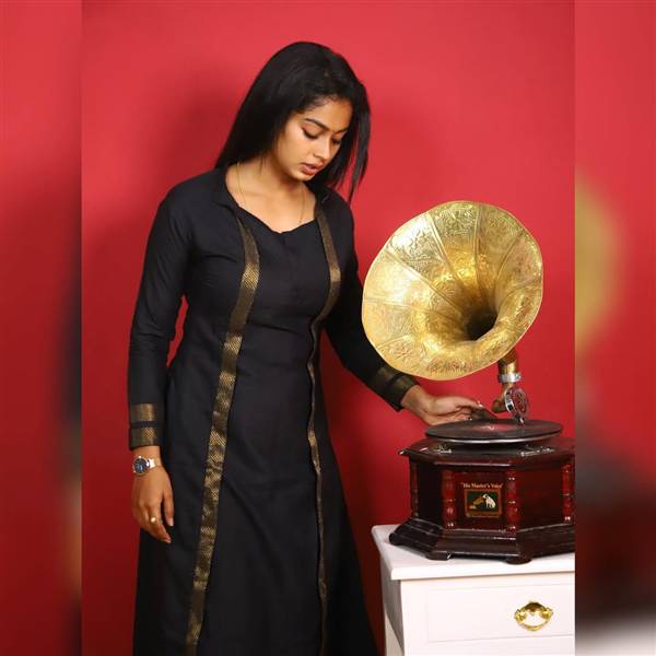 'என்னுடையது' புது கார் வாங்கிய சீரியல் நடிகை.. வாழ்த்தும் ரசிகர்கள் ...