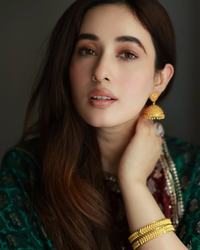 नेपाल की ब्यूटि अदिति बुधाथोकी ने एथनिक लुक में बरपाया कहर, एक्ट्रेस की ...