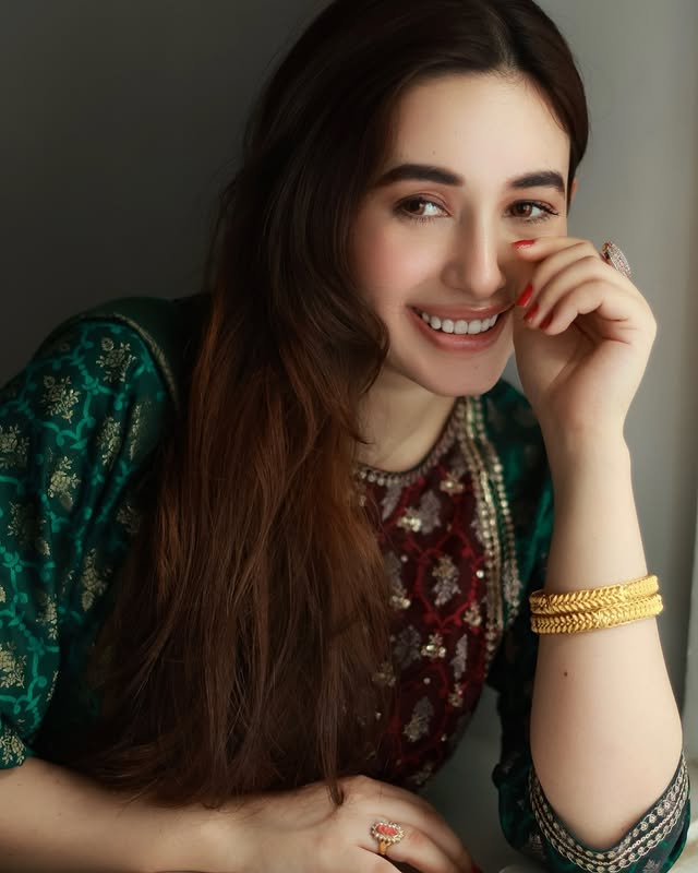 नेपाल की ब्यूटि अदिति बुधाथोकी ने एथनिक लुक में बरपाया कहर, एक्ट्रेस की ...