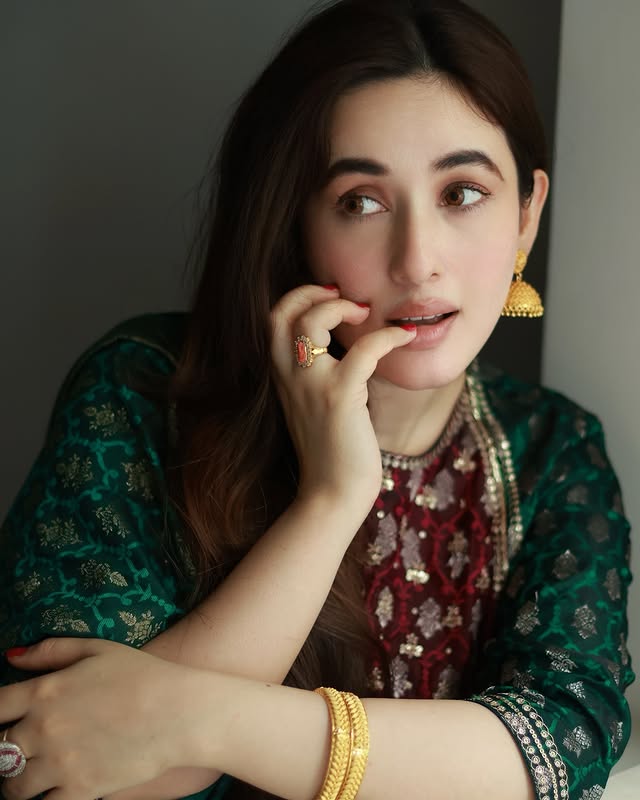 नेपाल की ब्यूटि अदिति बुधाथोकी ने एथनिक लुक में बरपाया कहर, एक्ट्रेस की ...