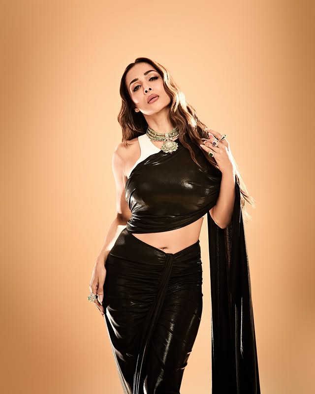 51 की उम्र में मलाइका अरोड़ा ने दिखाया मदमस्त अंदाज, एक्ट्रेस की हॉटनेस देख फैंस के छूटे पसीने ...