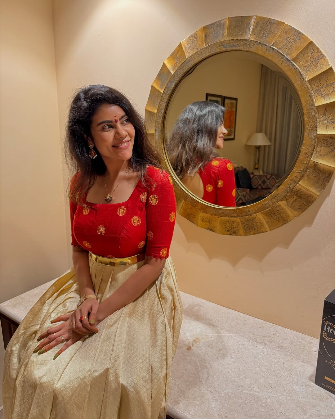 அழகிய ஓவியம்! நடிகை நிவிஷாவின் லேட்டஸ்ட் கிளிக்ஸ்! | Nivisha Latest ...