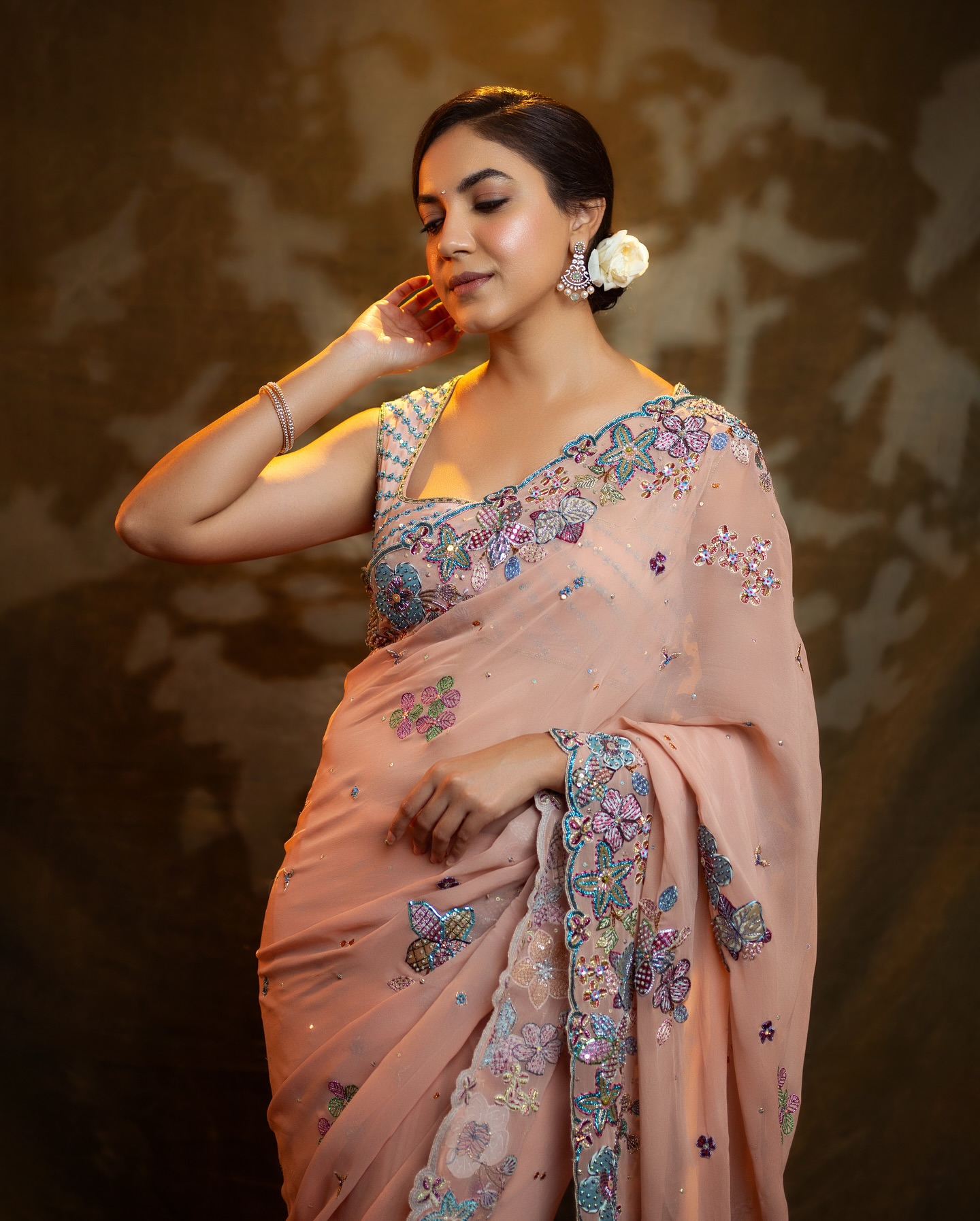 క్యూట్ అందాలతో మైమరిపిస్తున్న రీతు వర్మ.. బ్యూటీ జోరు మాములుగా లేదు. | Ritu Verma, Who Is ...