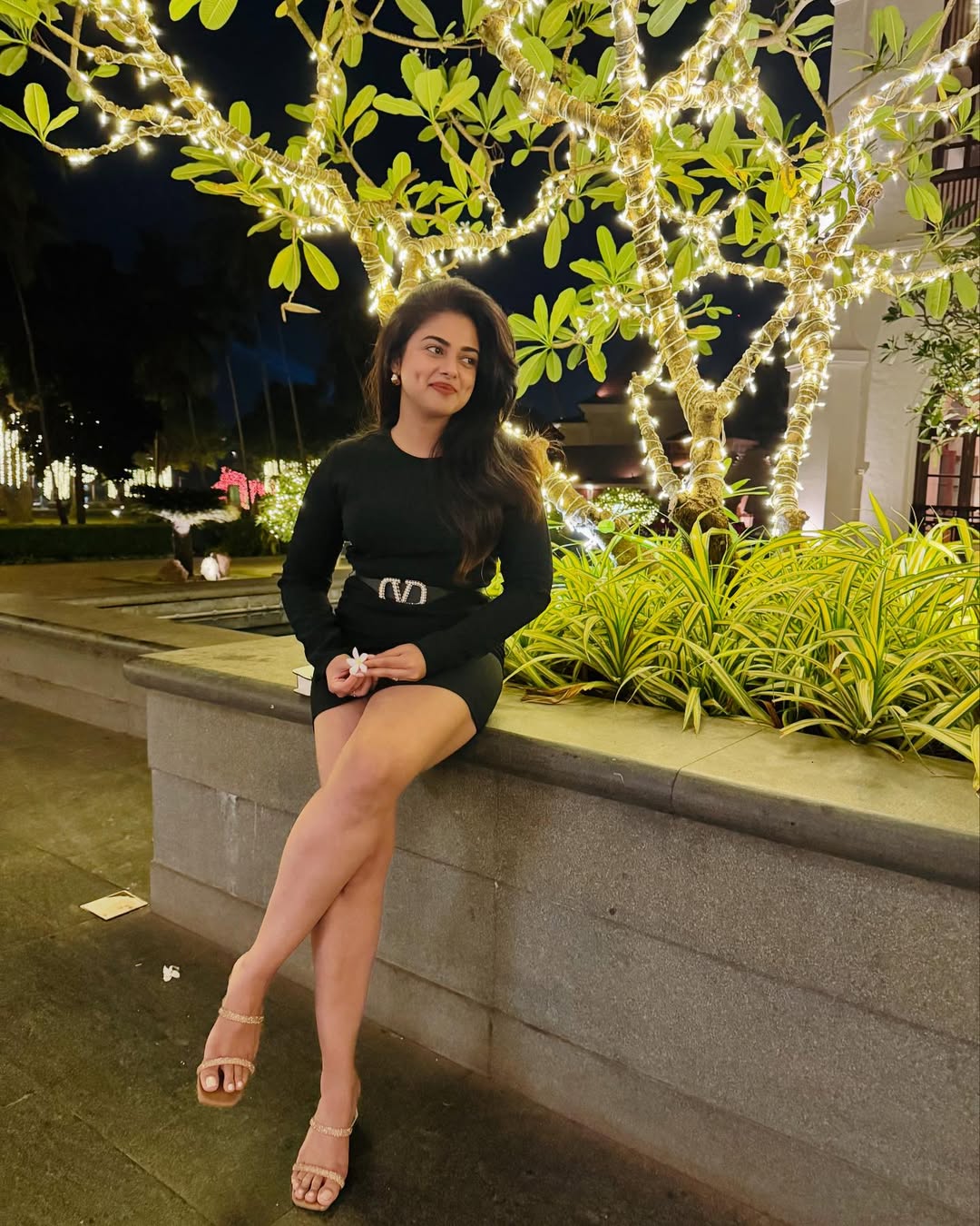 30வது பிறந்தநாளை ஜோராக கொண்டாடிய சிம்பு பட நடிகை.. சித்தி இத்னானியின் பர்த்டே கிளிக்ஸ்! | Siddhi ...