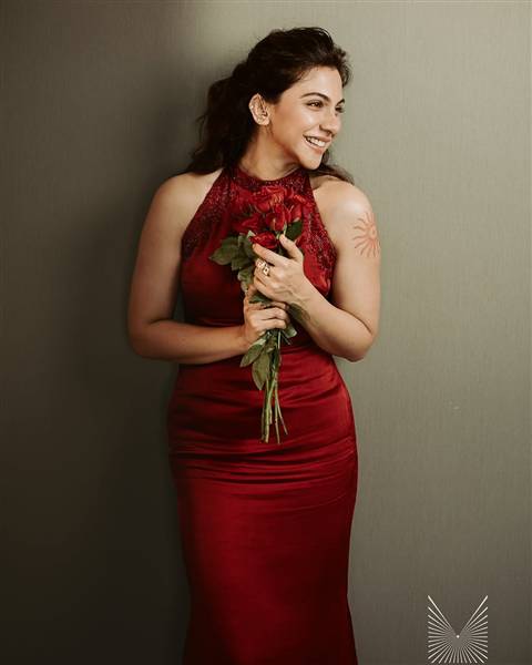 கையில் பூங்கொத்துடன்.. க்யூட் போட்டோஸ் வெளியிட்ட மடோனா! | Actress ...
