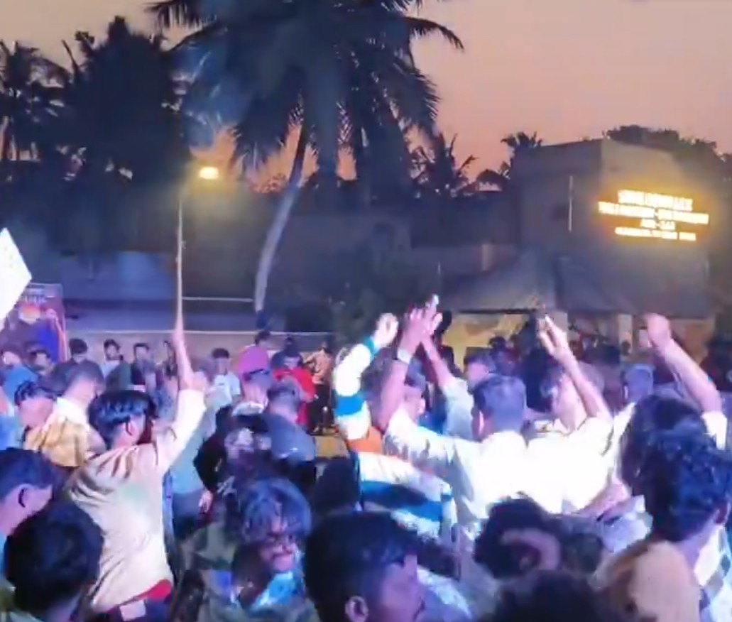 போடு வெடிய! 2 வருடங்களுக்கு பின் திரையில் தோன்றும் 'அஜித்'.. கொண்டாடி ...