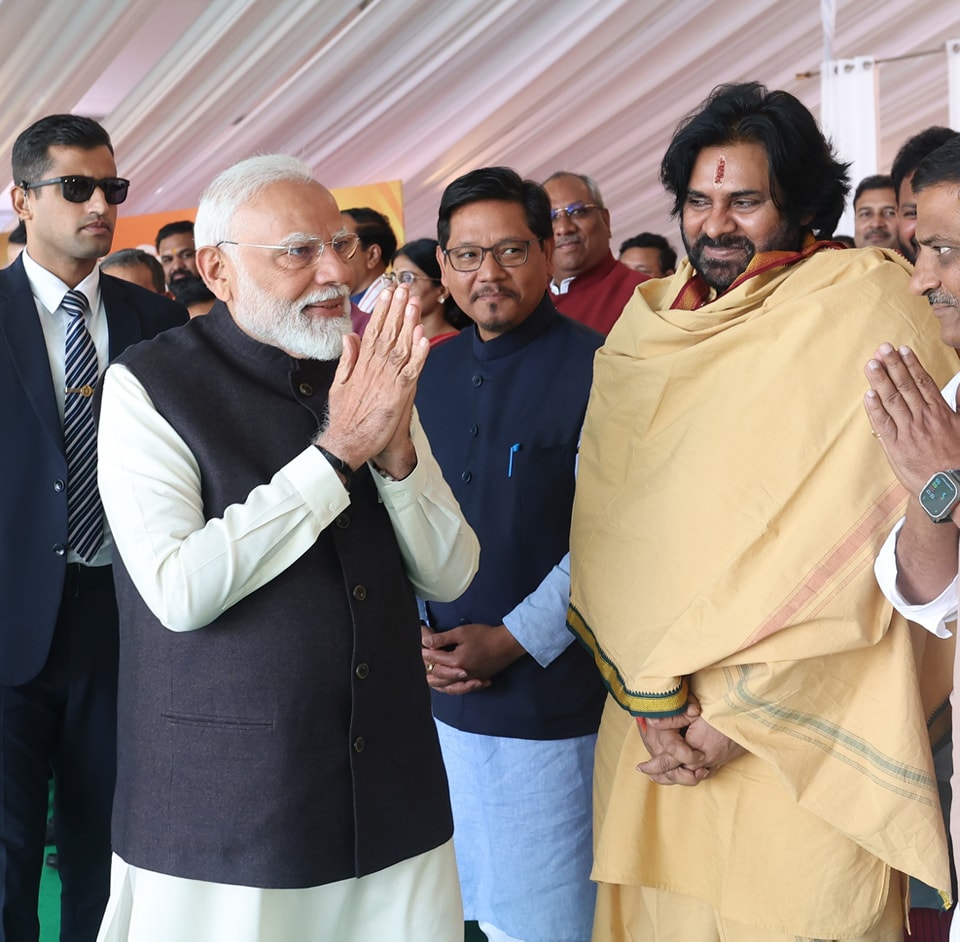 పవన్ అన్నీ వదిలేసి హిమాలయాలకు వెళ్తున్నావా? | Are You Planning To Go To ...