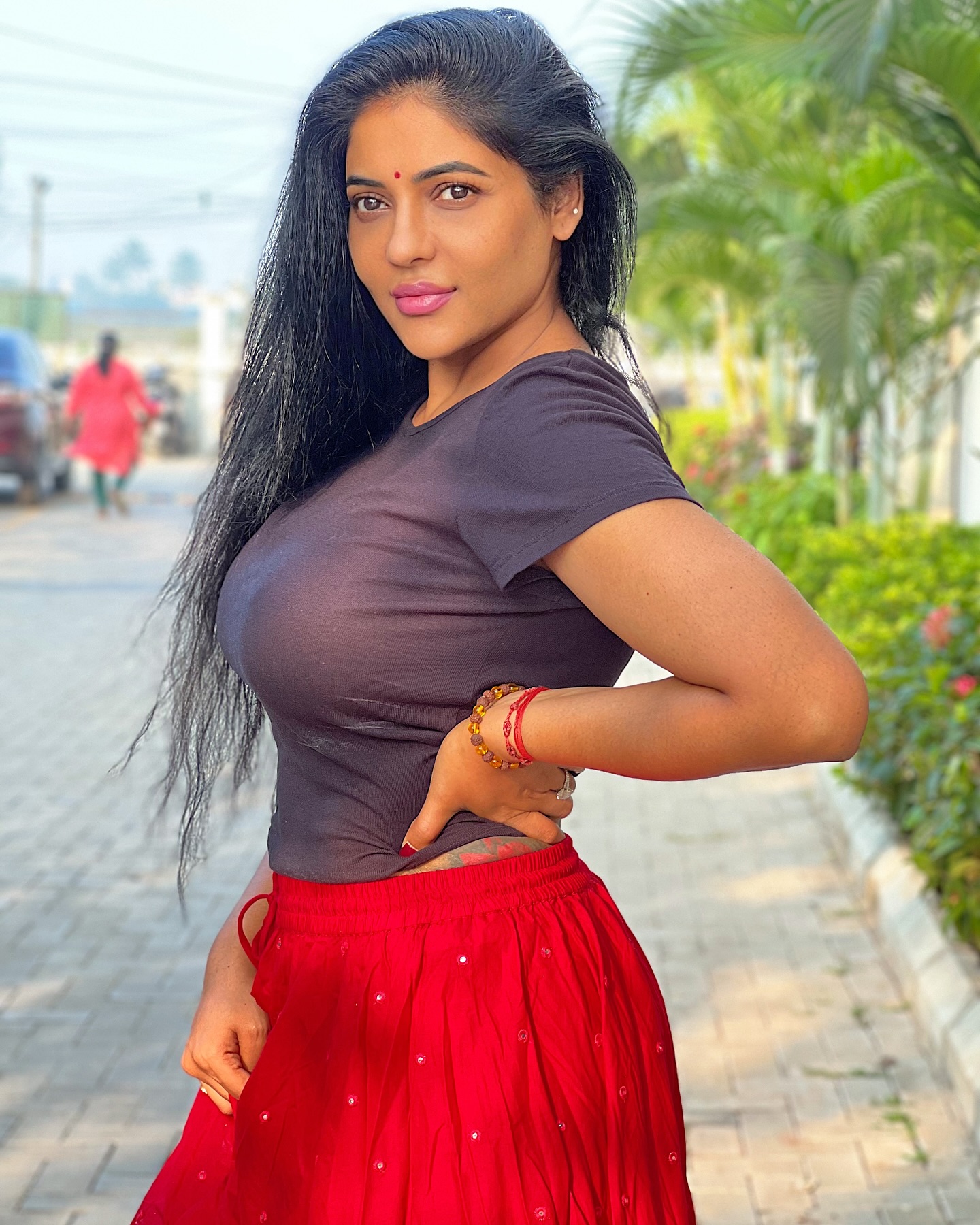 கிளாமர் லுக்கில் பாக்கியலட்சுமி ராதிகா.. வெளியான லேட்டஸ்ட் இன்ஸ்டா போட்டோஸ்! | Reshma Pasupuleti ...