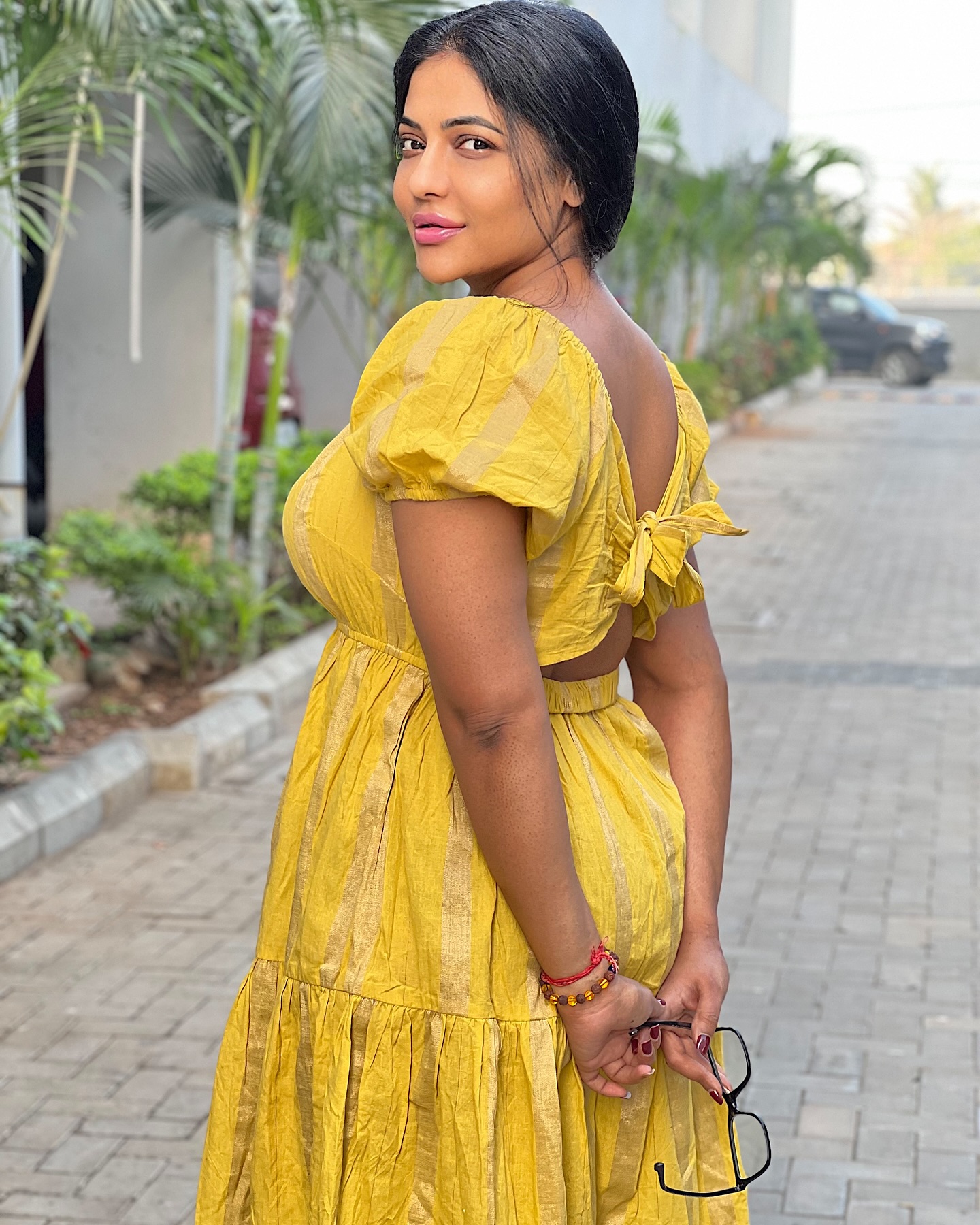 கிளாமர் லுக்கில் பாக்கியலட்சுமி ராதிகா.. வெளியான லேட்டஸ்ட் இன்ஸ்டா போட்டோஸ்! | Reshma Pasupuleti ...