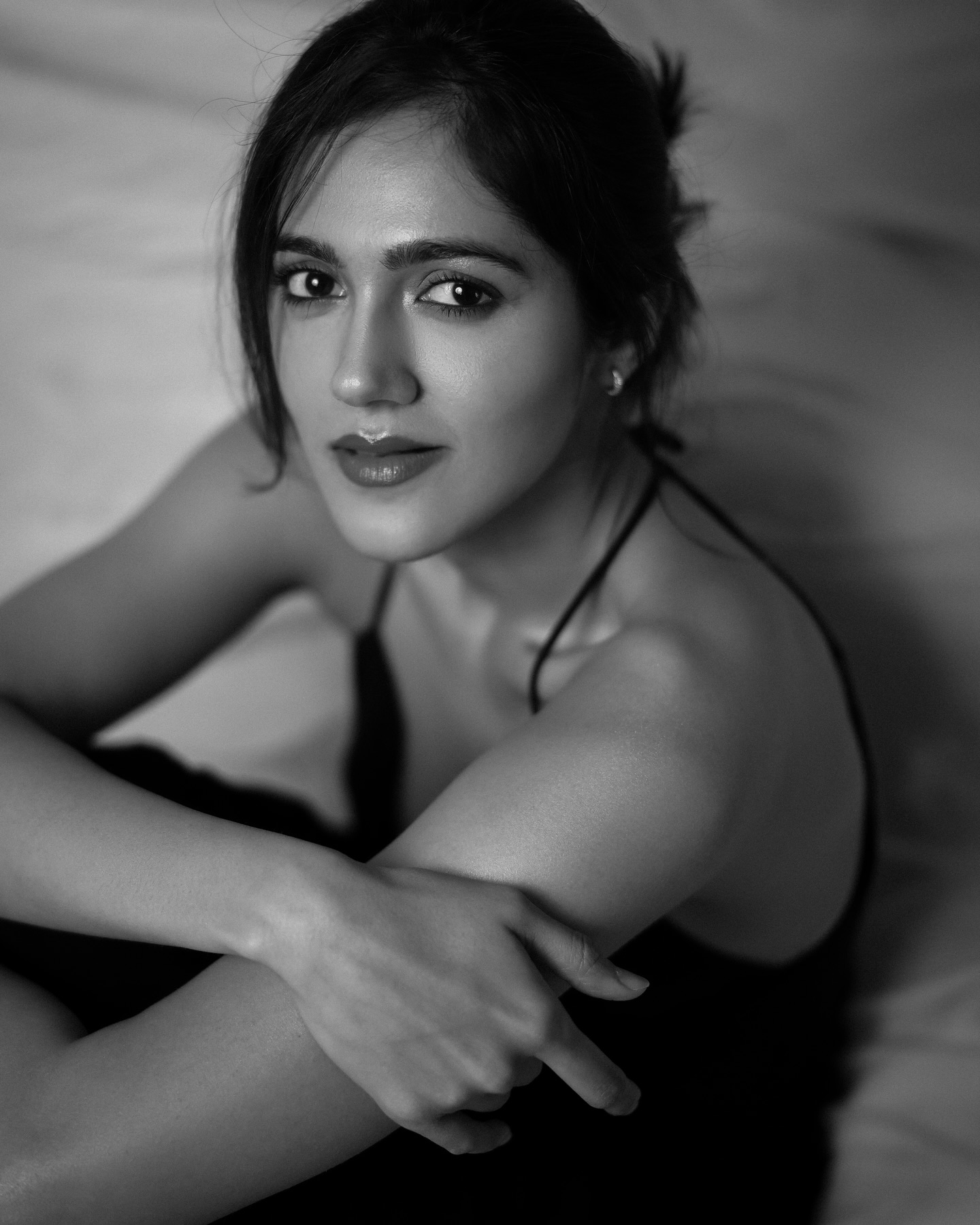 మైమరపించే అందాలతో టాప్ టూ బాటమ్ చూపించేస్తున్న తెలుగు పిల్ల.. | Simran Chowdhury Shows Off Her ...