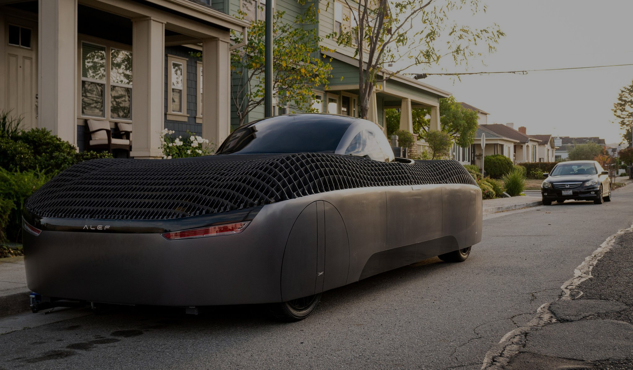 உலகின் முதல் பறக்கும் கார்.. இனி போக்குவரத்து நெரிசலை எளிதில் கடந்துவிடலாம்..!! | The World's ...