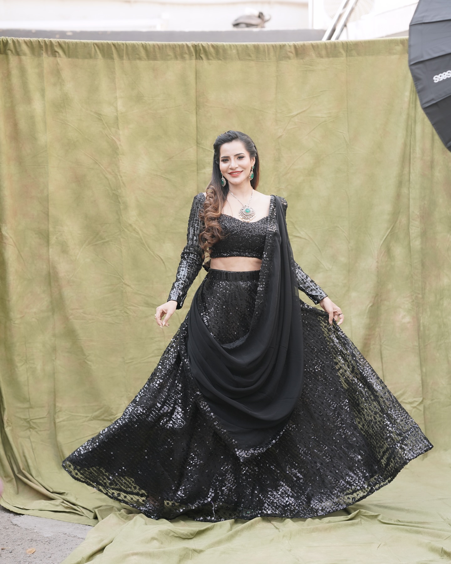 సొగసులతో కిక్కెక్కిస్తున్న అషురెడ్డి.. | Actress Ashu Reddy Beauty Show ...