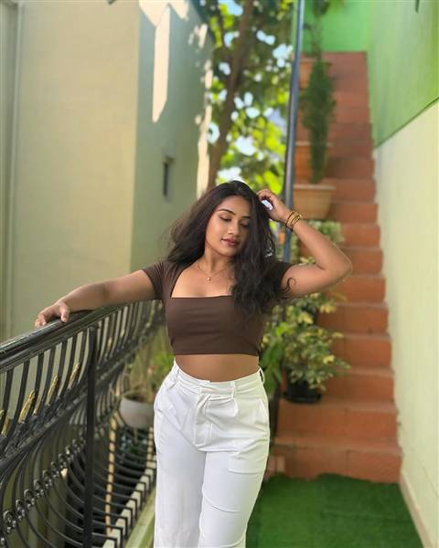 புடவையில் இந்த கலக்கு கலக்குறாங்களே.. இணையத்தை கலக்கும் ரவீனா தஹாவின் ...