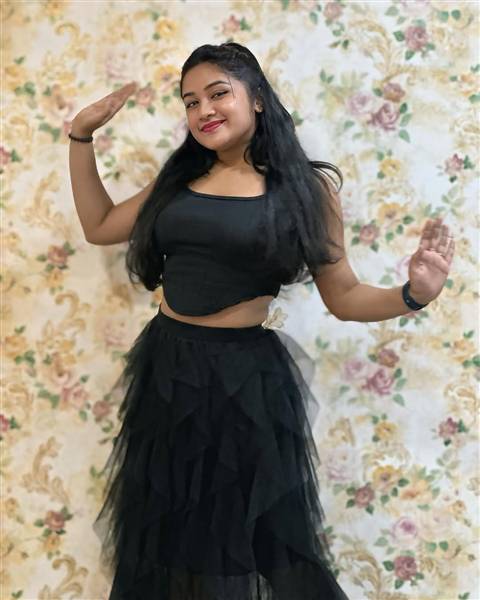 புடவையில் இந்த கலக்கு கலக்குறாங்களே.. இணையத்தை கலக்கும் ரவீனா தஹாவின் ...