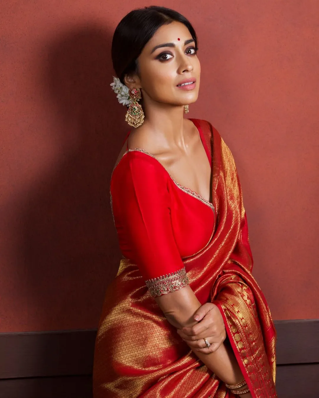 பேக் போஸில்.. ரசிகர்களை ஈர்க்கும் ஸ்ரேயாவின் நச் ஸ்டில்ஸ்! | Actress ...